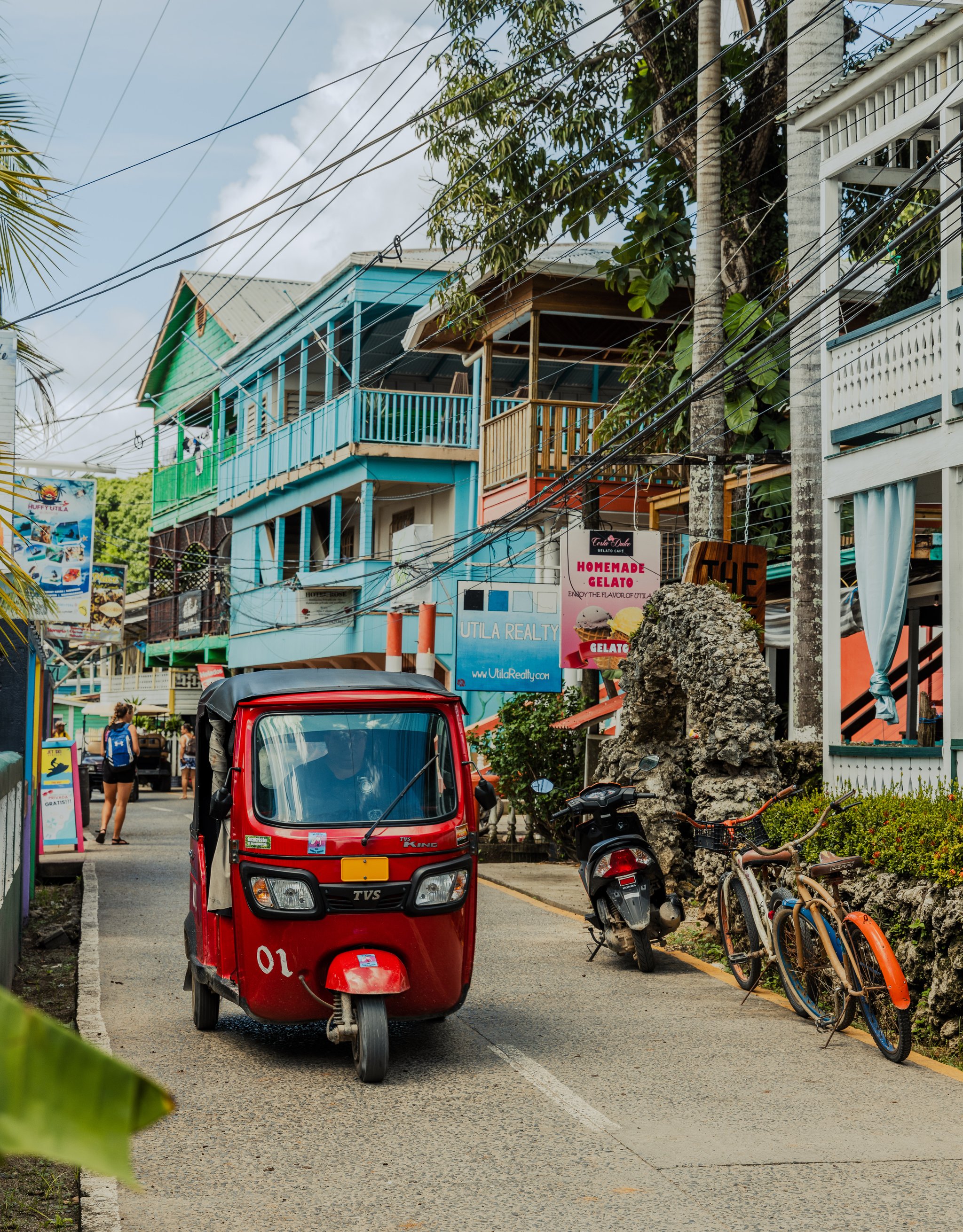 Scuba Diving in the Bay Islands: Utila and Roatán | The Spunky Curl